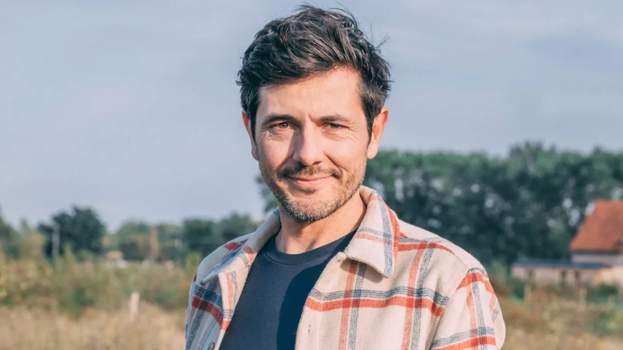 Dieter Coppens gaat in nieuw programma op reis met jongeren die ...