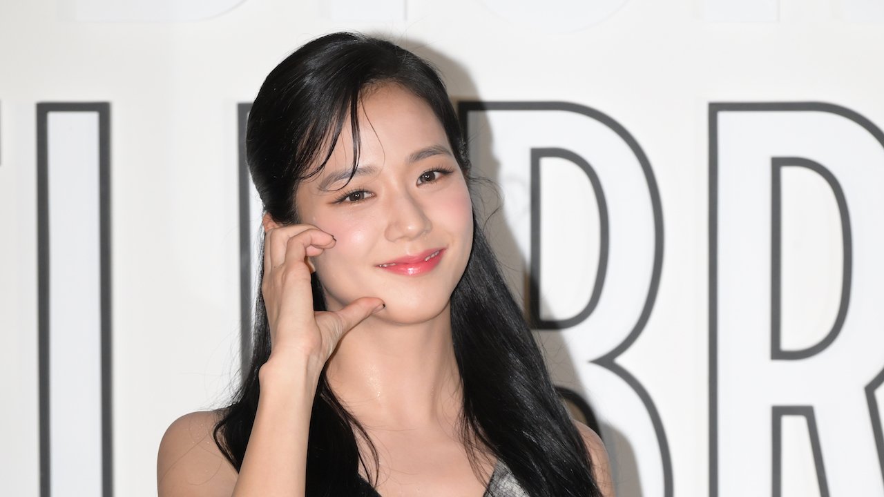 Jisoo richt als derde lid van BLACKPINK eigen agentschap op - Newsmonkey