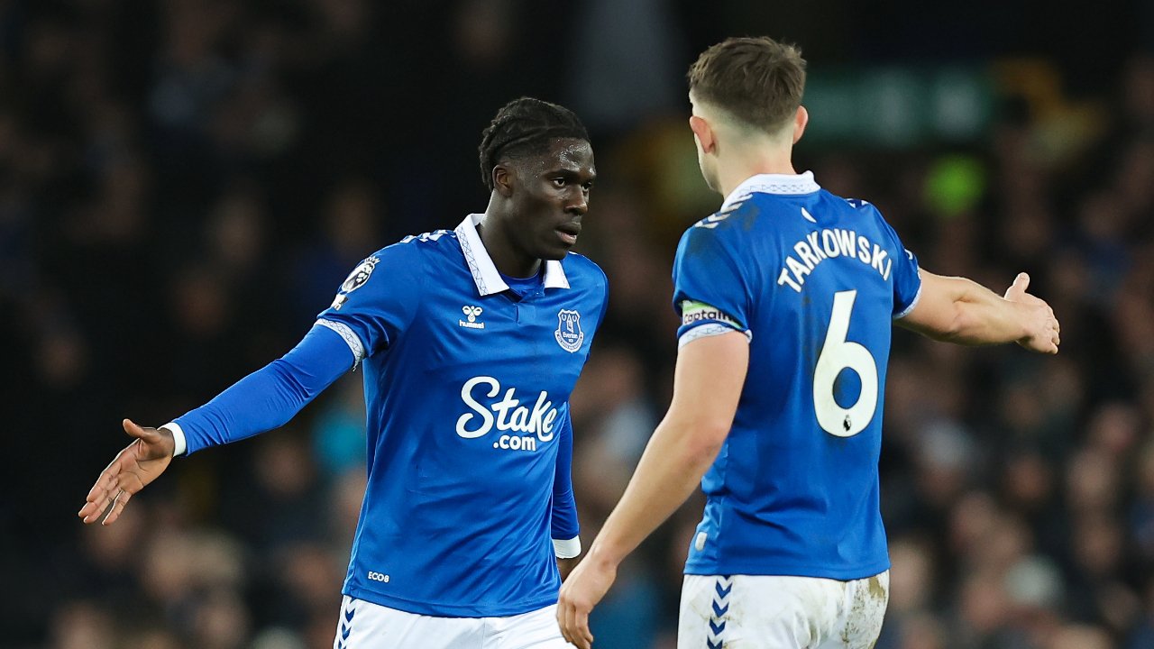 Everton verliest opnieuw punten door overtreding Financial Fair Play ...