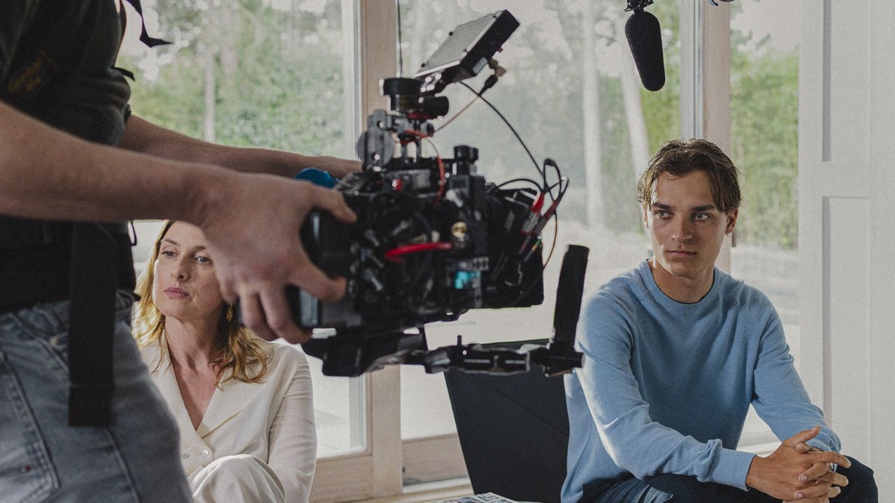 Opnames tweede seizoen 'Knokke Off' officieel van start gegaan - Newsmonkey