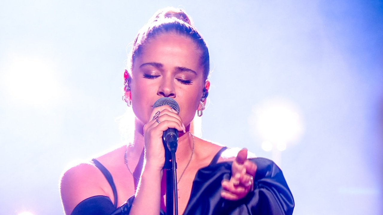 'Liefde voor Muziek': Laura Tesoro zorgt voor zwoele versie van 'Oya ...