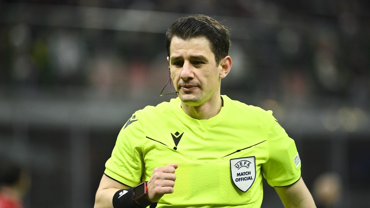 Wie is de scheidsrechter van België - Slowakije? - Newsmonkey