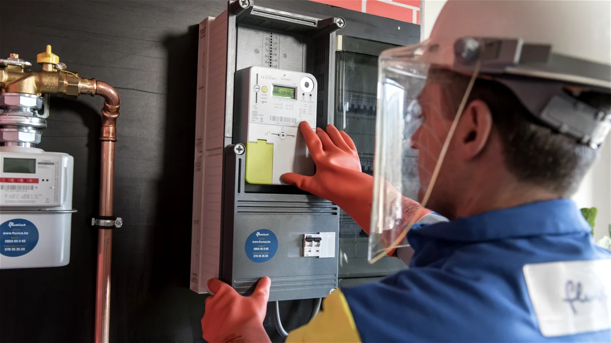 Rechter dwingt drie mensen om digitale meter te installeren - Newsmonkey