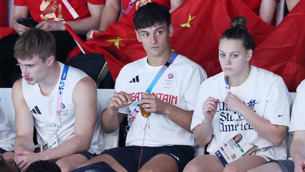Tom Daley toont zijn afgewerkte Olympische Spelen-trui - Newsmonkey