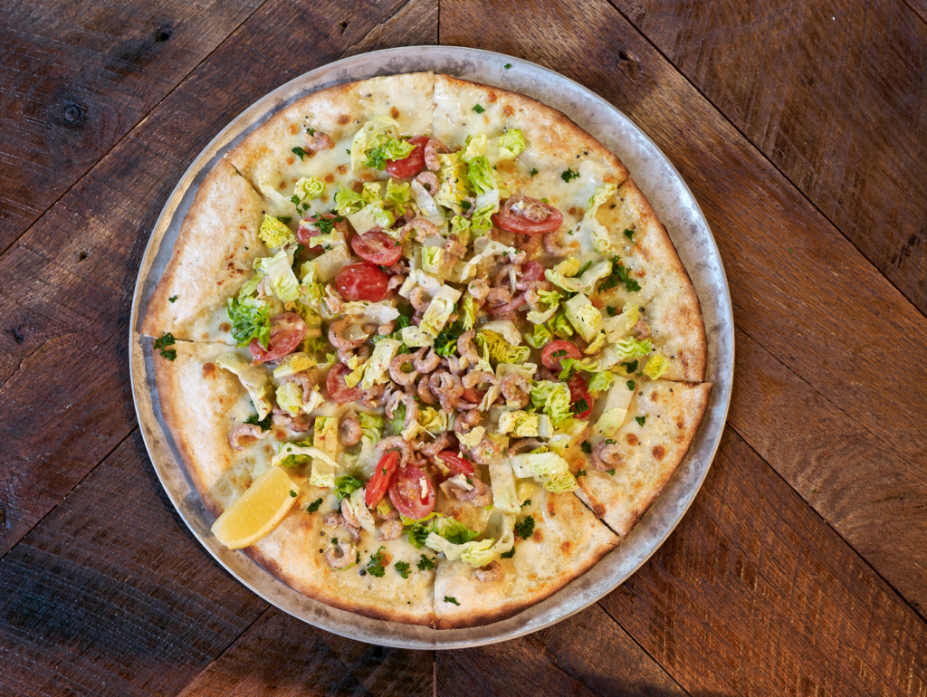 Otomat komt met klassieke tomaat-garnaal op een pizza - Newsmonkey