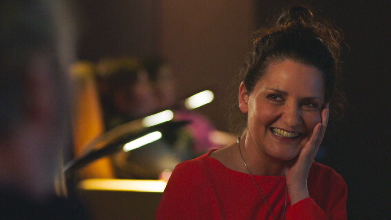 'Familie': Zo maakt Nicoline Hummel haar intrede als Sandra - Newsmonkey