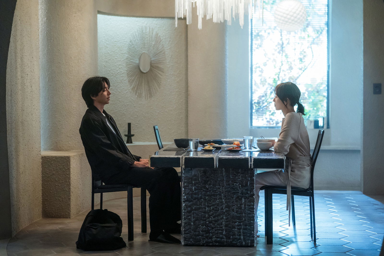 'The Trunk' met Gong Yoo en Seo Hyun-jin krijgt officiële trailer ...