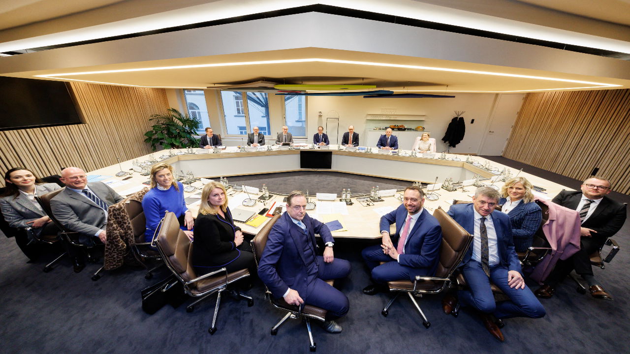 Eerste ministerraad regering De Wever: meerwaardebelasting meteen op ...