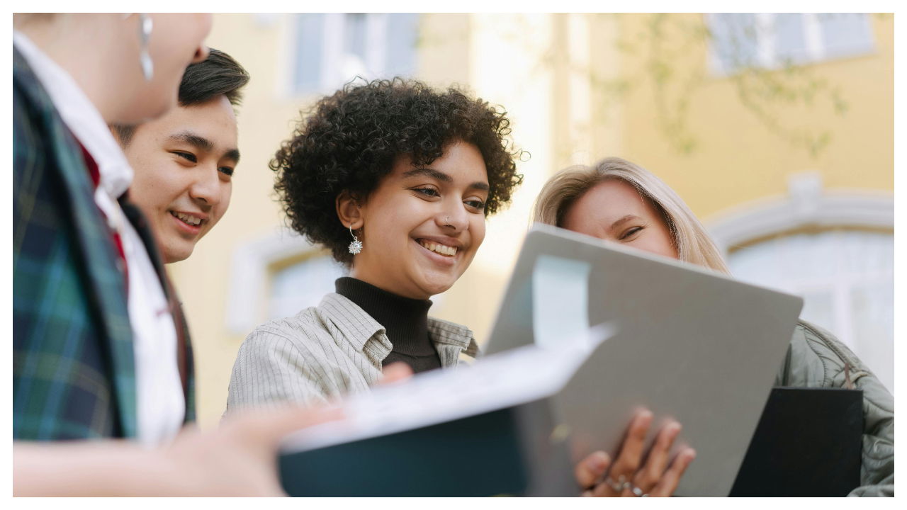 Gen Z beheerst de kunst van druk te lijken op de werkvloer - Newsmonkey