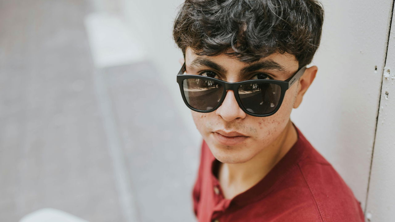 Waarom iedereen op TikTok praat over de ‘Gen Z-stare’, en wat die ...