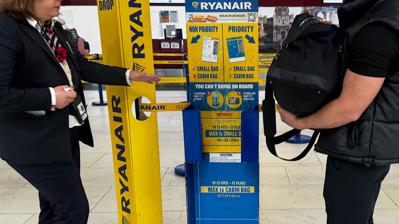 Ryanair versoepelt regels voor handbagage na druk vanuit EU - Newsmonkey