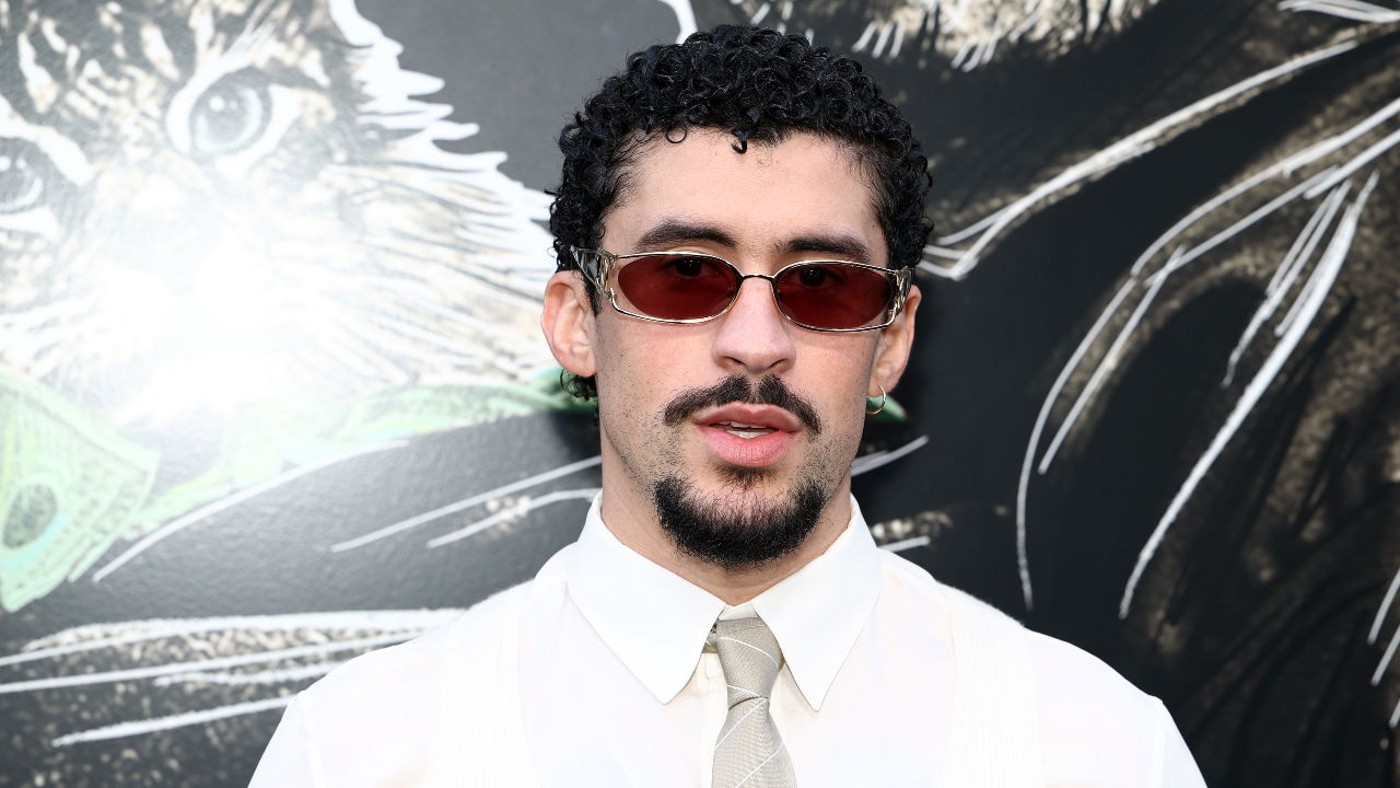 Vrouw klaagt Bad Bunny aan voor 16 miljoen dollar wegens ongeoorloofd ...