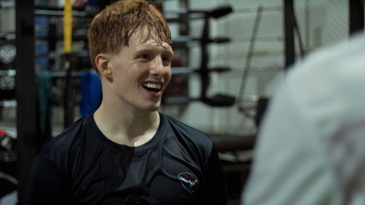 'Kooiboys': Pedro en Robin ontmoeten voormalig kindacteur en huidige thaibokser Jelte Blommaert ...