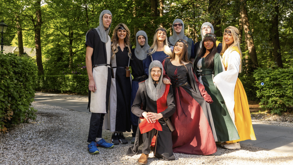 'Beauty and the Geek': Prime Video brengt het iconische programma terug ...