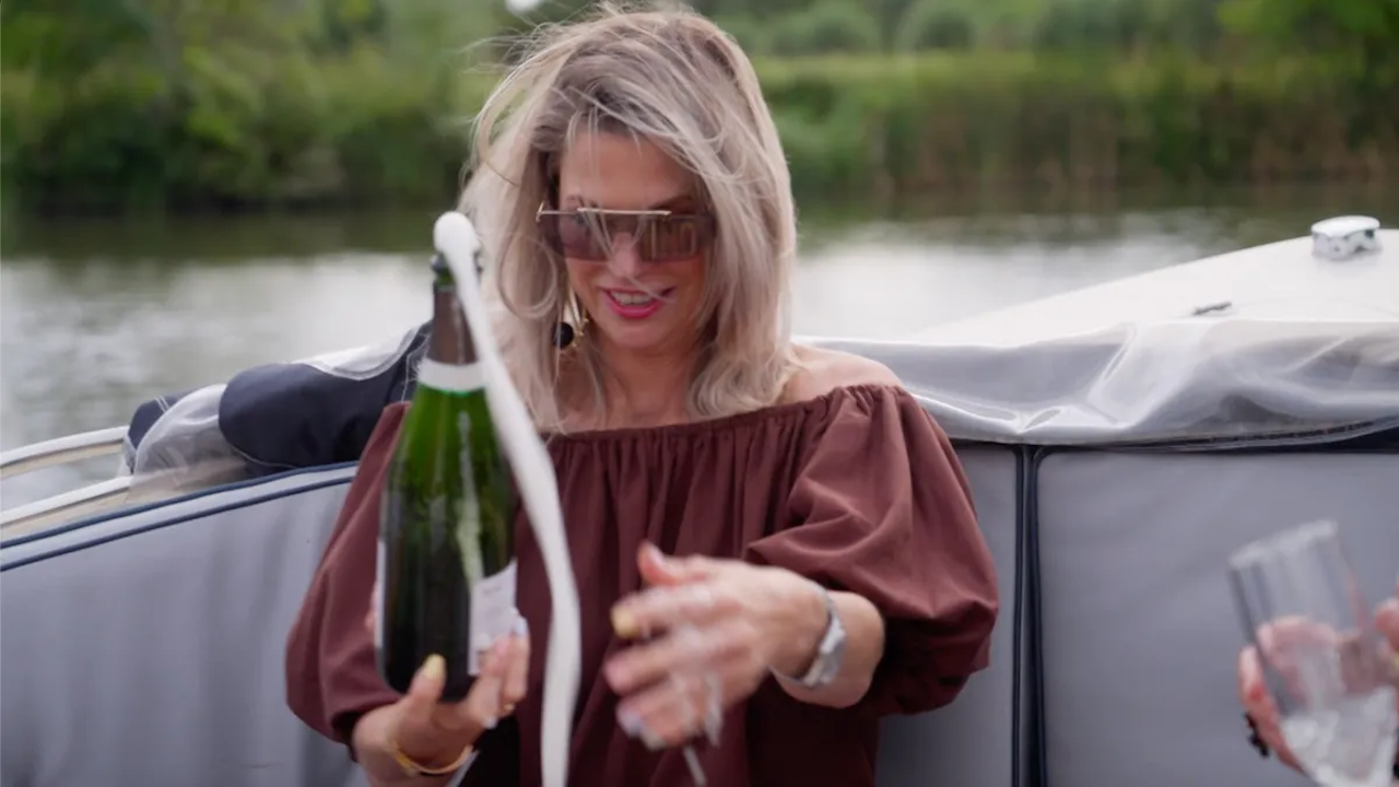 'Komen Eten': Ann Van Elsen trakteert haar gasten op een aperitief op ...