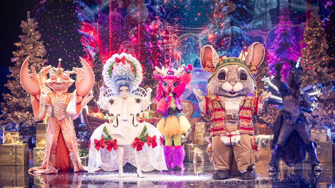 'The Masked Singer': De ‘final five’ wagen zich aan kerstsongs - Newsmonkey