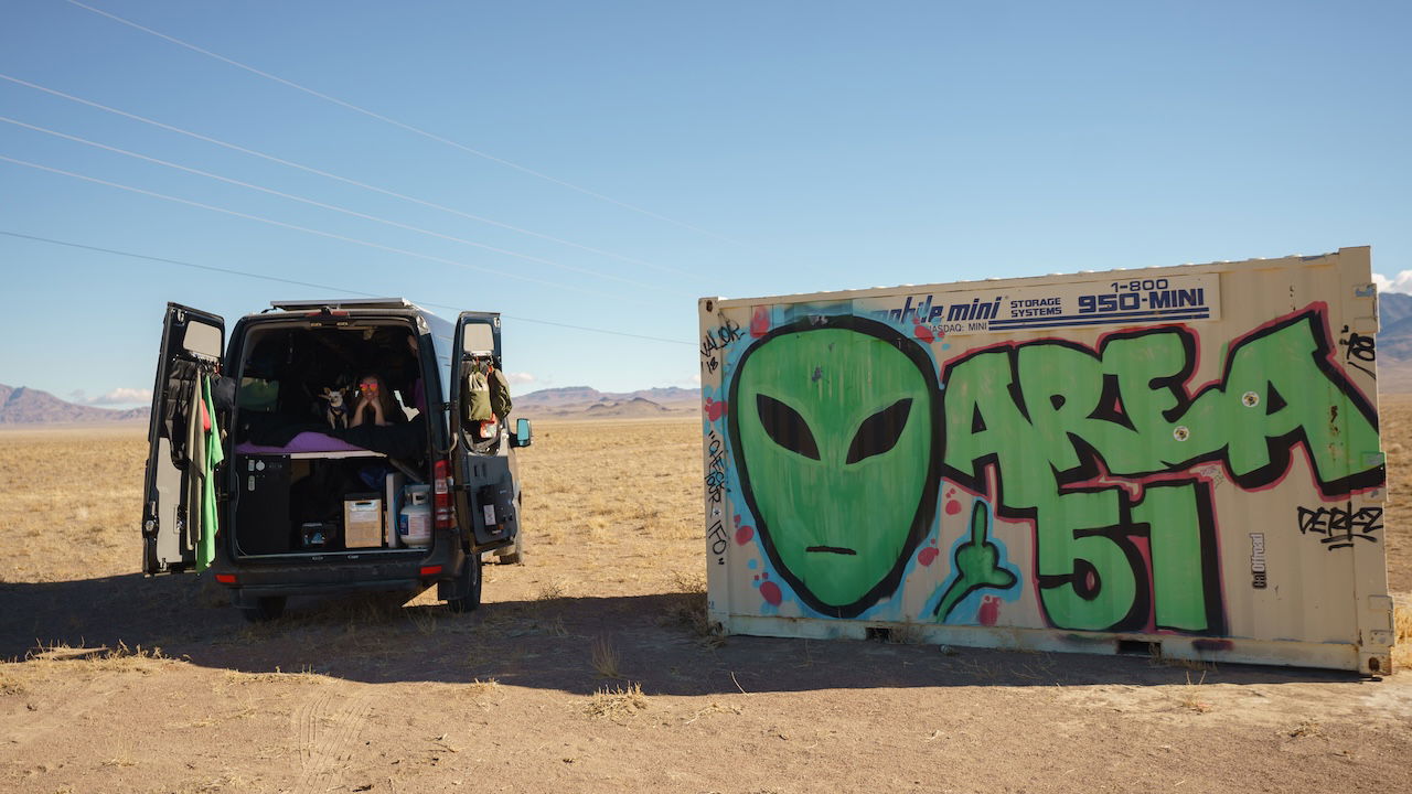 Driehoekig object gezien bij Area 51 zorgt voor speculatie - Newsmonkey