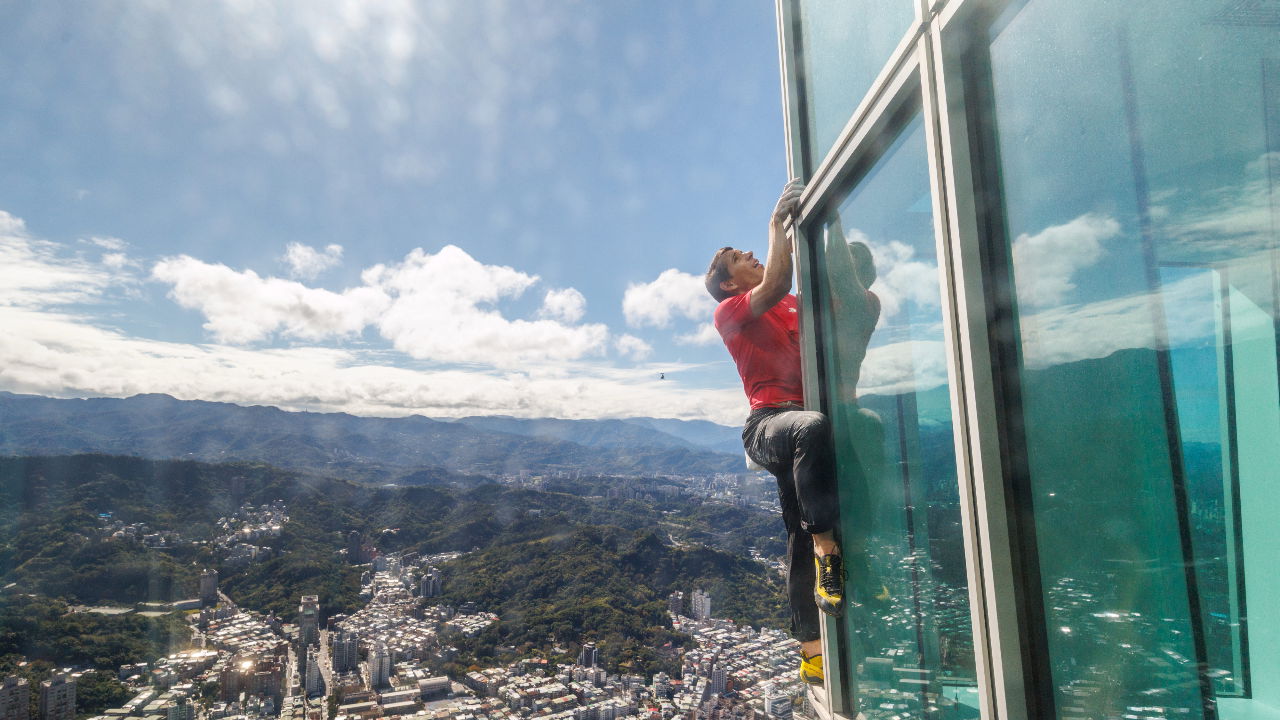 Dit is hoeveel Alex Honnold verdiende aan zijn beklimming van Taipei ...