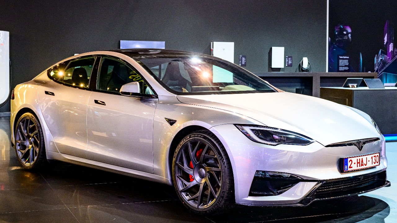 Tesla stopt met de productie van Model S en X en focust zich op robots ...