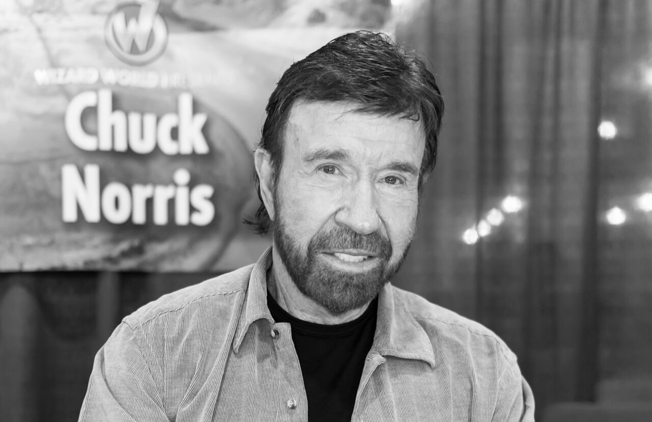 Doodsoorzaak acteur Chuck Norris (86) blijft onduidelijk - Newsmonkey