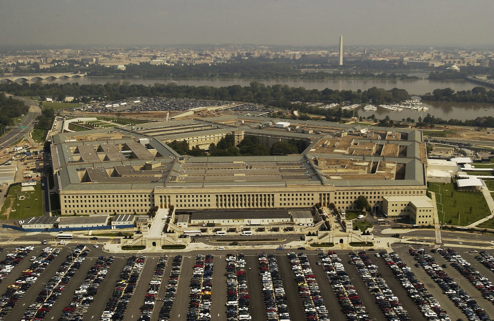 Pentagon laat Anthropic links liggen in AI‑deal - Newsmonkey
