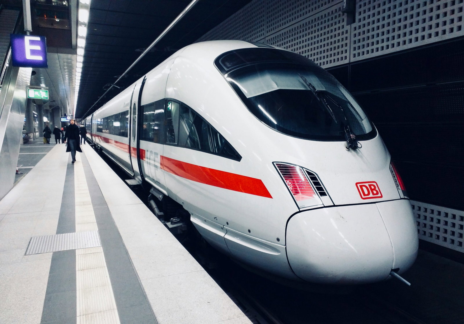 EU stelt één enkel ticket voor om over grenzen te reizen met de trein ...