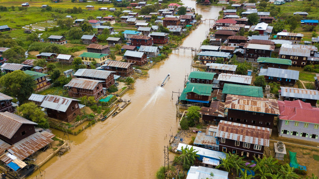 Explosie in Myanmar eist minstens 46 levens in dorp dat in handen is ...
