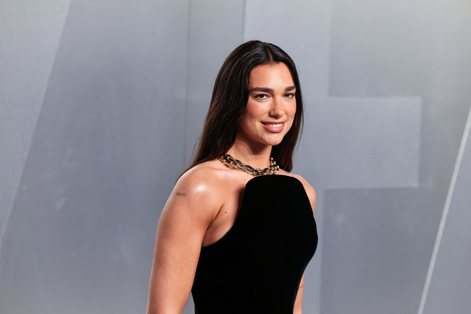 Dua Lipa werkt samen met Google Maps voor Europese reisgidsen - Newsmonkey