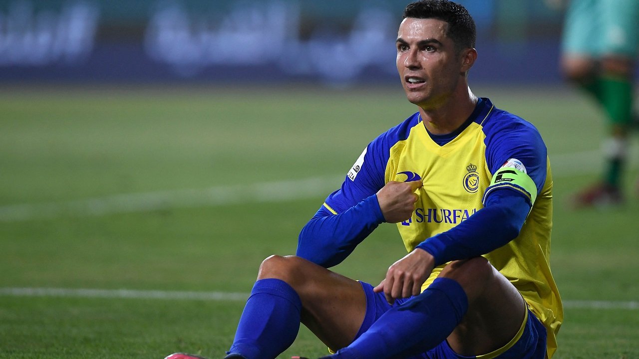 Cristiano Ronaldo (40) tekent nieuw tweejarig contract bij Al-Nassr: Dit is hoeveel hij zal ...