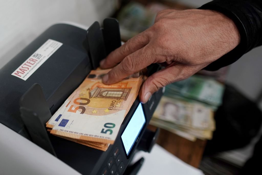 Alles wat je moet weten over de eindejaarspremie: bedragen, regels en criteria - Newsmonkey