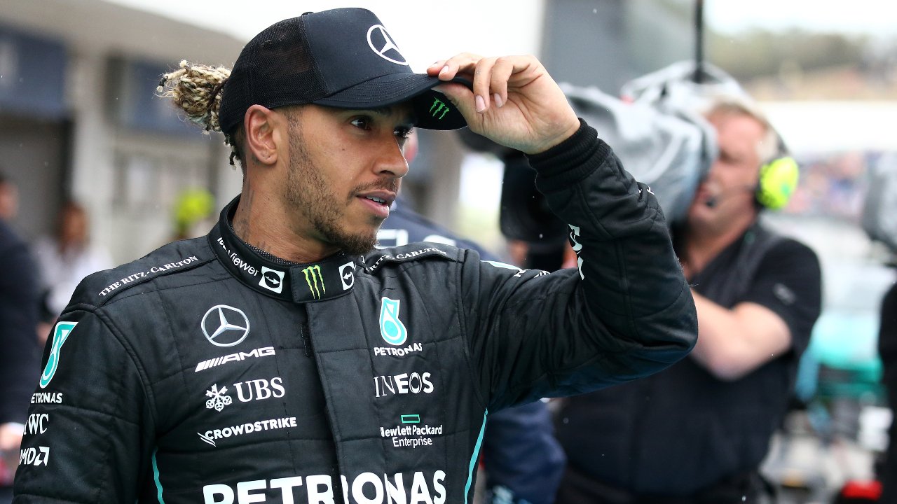 Mercedes neemt met emotionele video afscheid van Lewis Hamilton ...